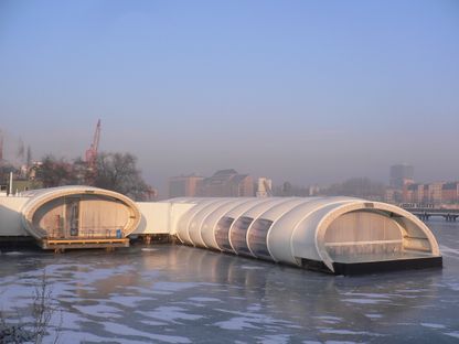 Winter Badeschiff | Architectuul