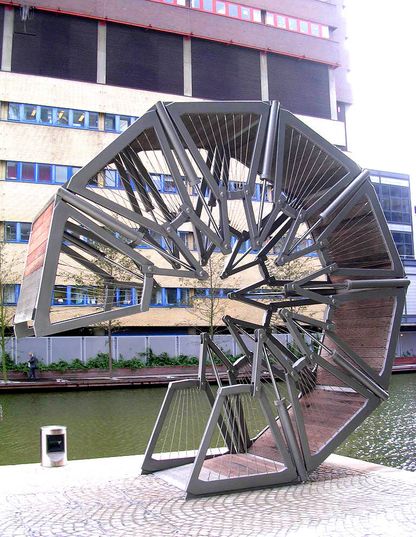 Rolling Bridge | Architectuul