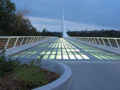 Sundial Bridge | Architectuul