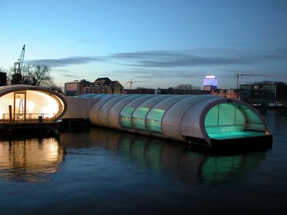 Winter Badeschiff | Architectuul