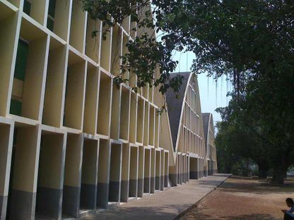 Main Hall of the Royal University of Phnom Penh | Architectuul