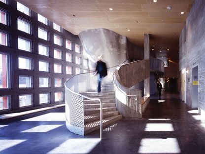 Simmons Hall | Architectuul