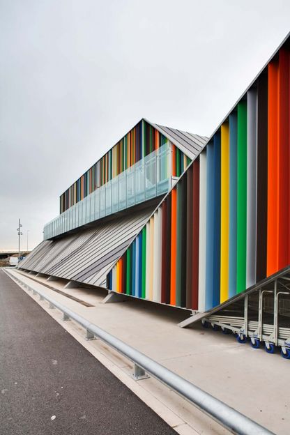 Market Hall in Yaounde | Architectuul