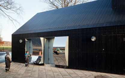 Mirror House | Architectuul