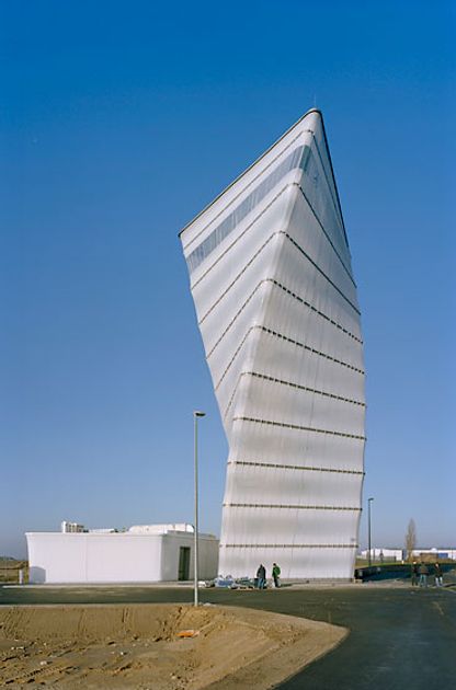 BBI Info-Tower | Architectuul