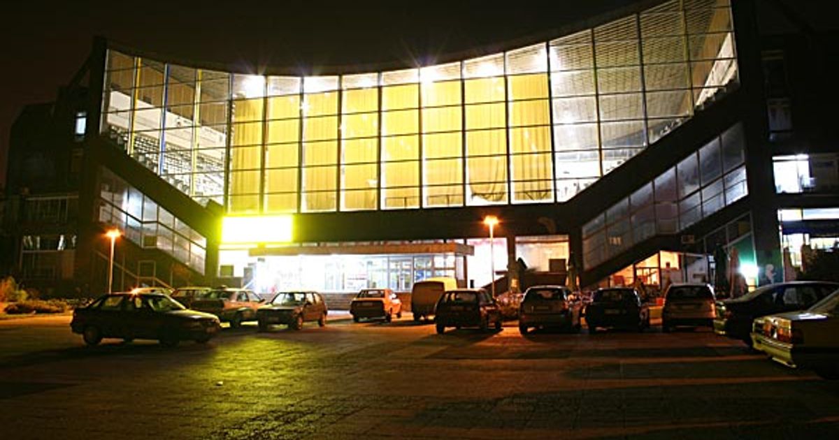 Pinki Sport-Center | Architectuul