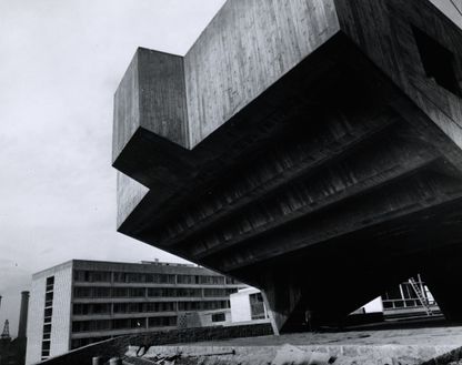 Begrisch Hall | Architectuul