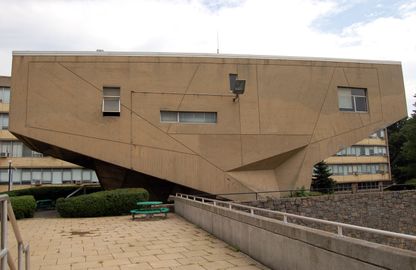 Begrisch Hall | Architectuul