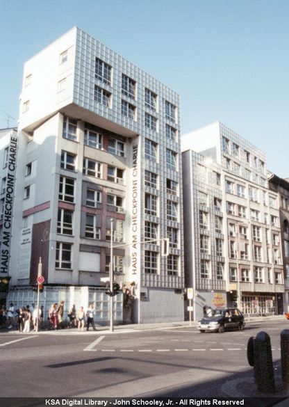 Checkpoint Charlie Museum | Architectuul