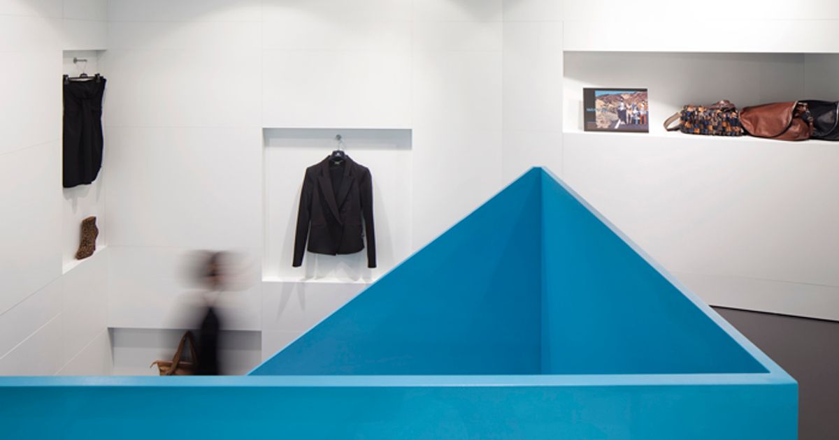 Inside Fashion Store | Architectuul
