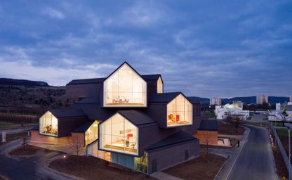 Black Rubber House | Architectuul