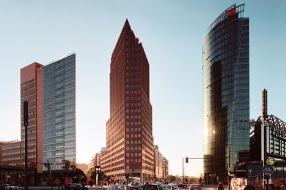 Bahn Tower | Architectuul