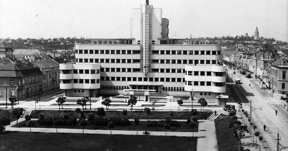 Royal Air Force Command Building | Architectuul