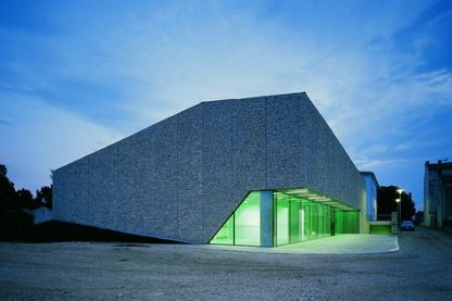 Pinki Sport-Center | Architectuul