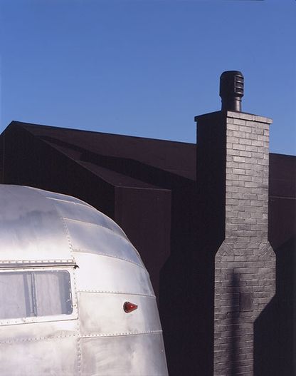 Black Rubber House | Architectuul