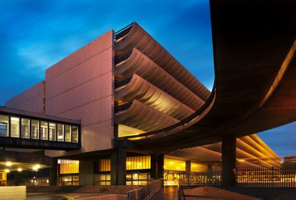 The Joseph Regenstein Library | Architectuul
