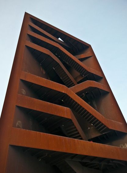 Landmark Rusty Nail | Architectuul