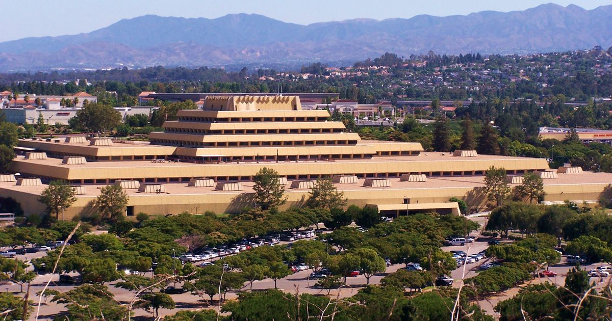 Ziggurat Building | Architectuul