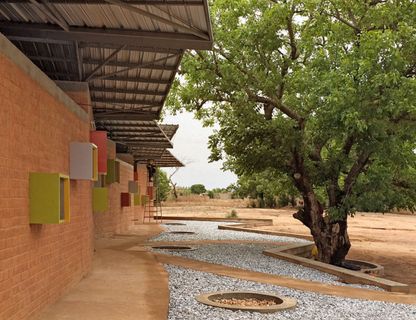 Surgical Clinic and Health Center | Architectuul