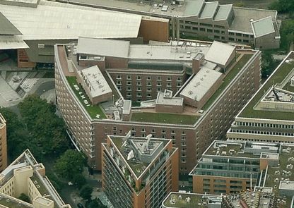 Grand Hyatt Hotel and Office Building | Architectuul