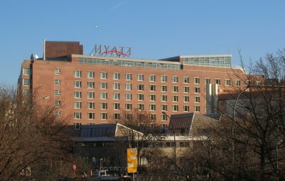 Grand Hyatt Hotel and Office Building | Architectuul