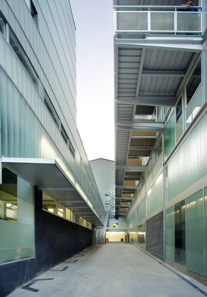LV Facility Building | Architectuul