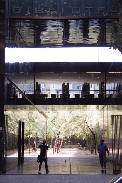 Sant Antoni - Joan Oliver Library | Architectuul