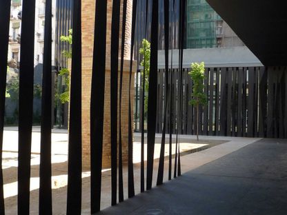 Sant Antoni - Joan Oliver Library | Architectuul