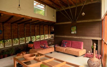 Entre Muros House | Architectuul