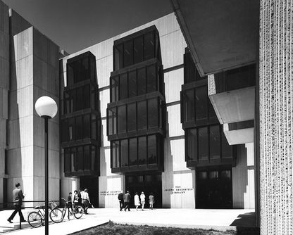 The Joseph Regenstein Library | Architectuul