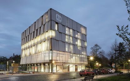The SOS Education And Meeting Centre | Architectuul