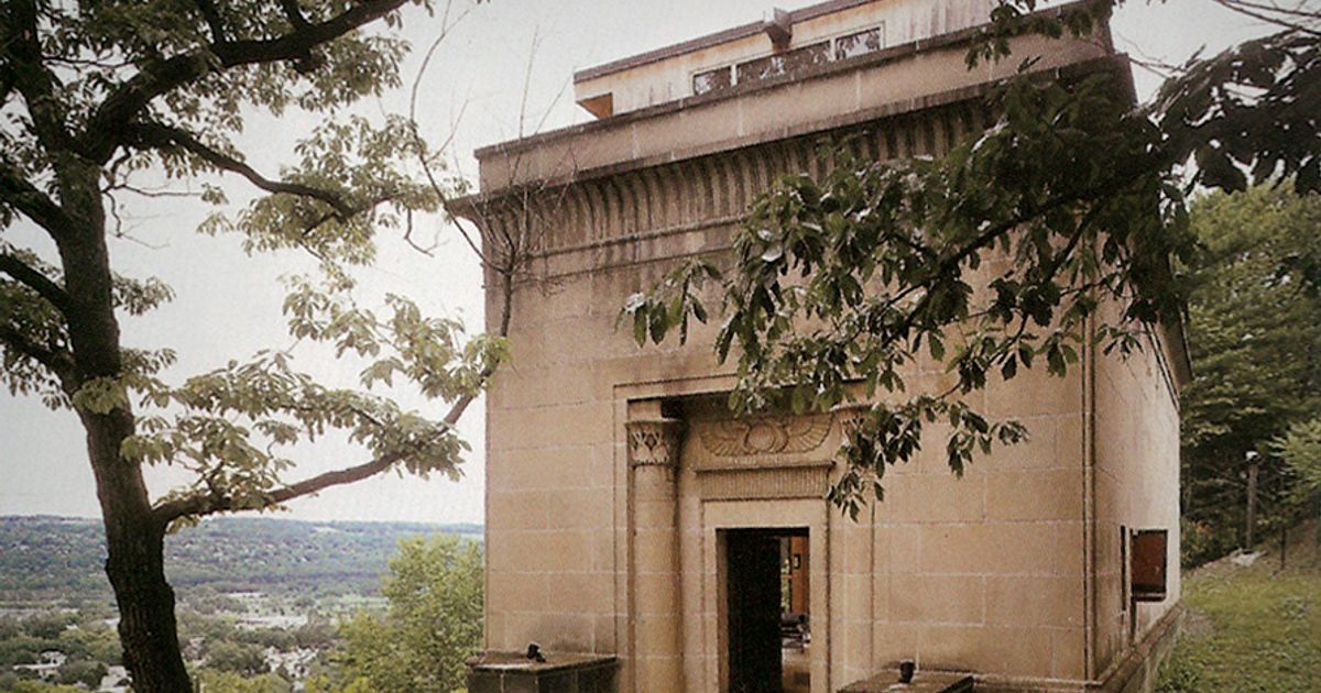 Sphinx Head Tomb | Architectuul