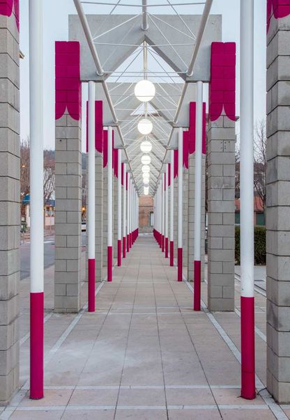 Dressing Up The Square | Architectuul