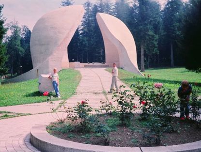 Monument to the Bosanska Krajina Partisan Hospital | Architectuul