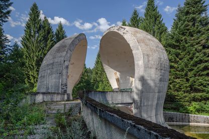 Monument to the Bosanska Krajina Partisan Hospital | Architectuul