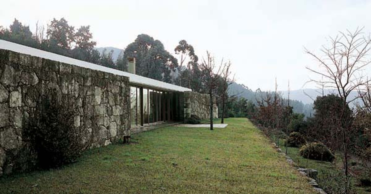 House in Moledo | Architectuul