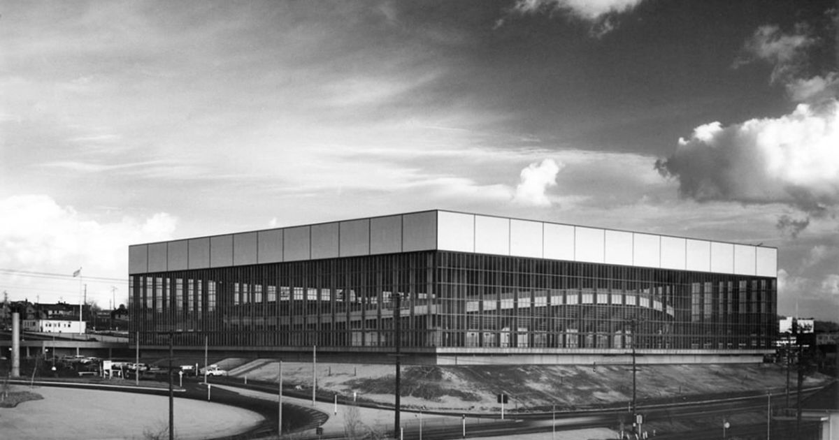 Veterans Memorial Coliseum | Architectuul
