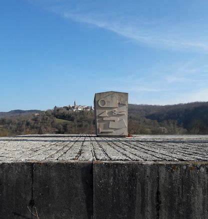 Monument with Ossuary of Peoples Hero Vladimir Gortan | Architectuul