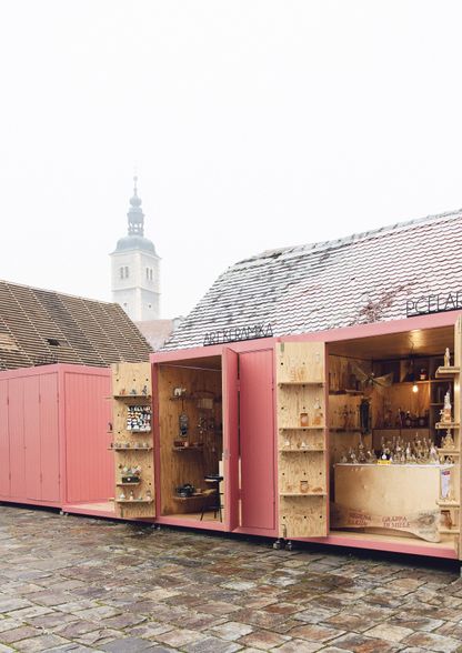 Square of Traditional Crafts | Architectuul