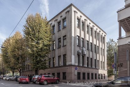 Office Building of the Insurance Company | Architectuul